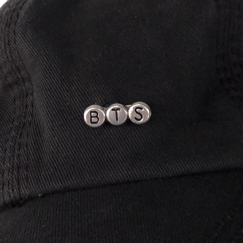 Pin cài mini BTS 💜🎧 | Shopee Việt Nam