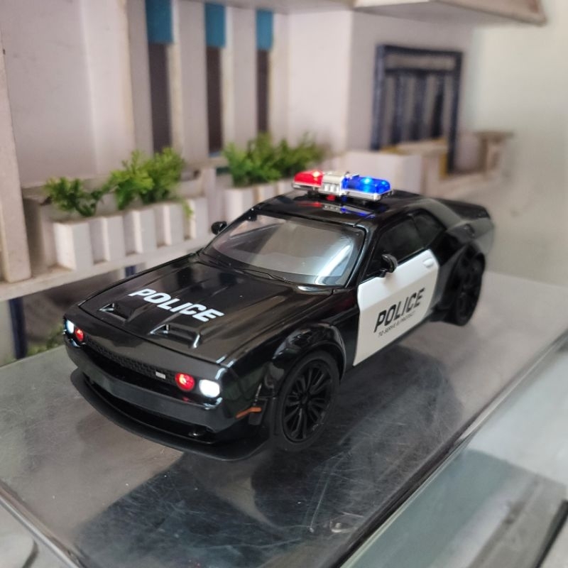 Mô hình xe Dodge Challenger SRT Hellcat Police tỷ lệ 1:22 bằng hợp kim ...
