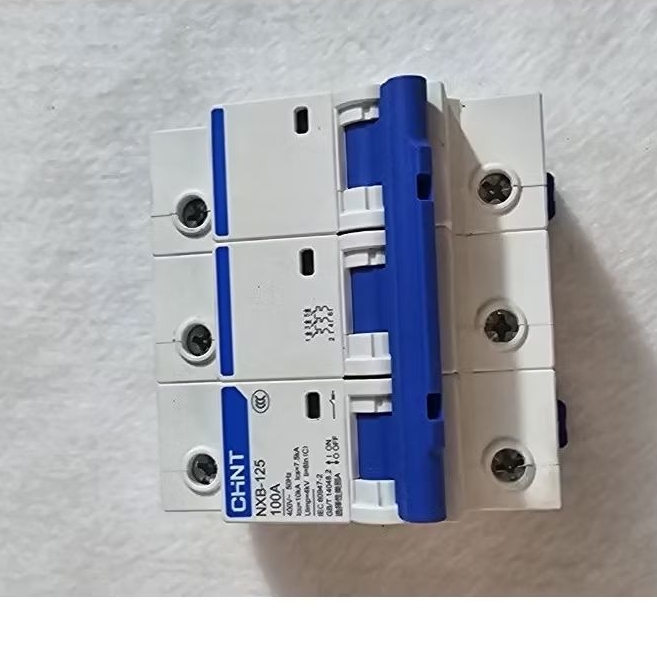 át khối 3pha aptomat 3 cực 6a 10a 16a 20a 25a 32a 40a 50a 63a 80a 100a cb 3 pha bật tắt điện ...