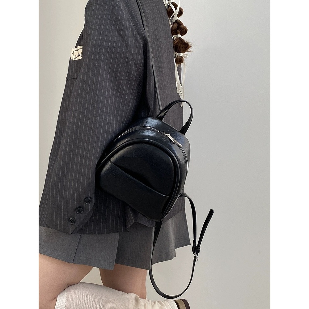 '18x21cm' Balo da Mini size trơn màu đen, form hột xoài viền bầu nổi ...