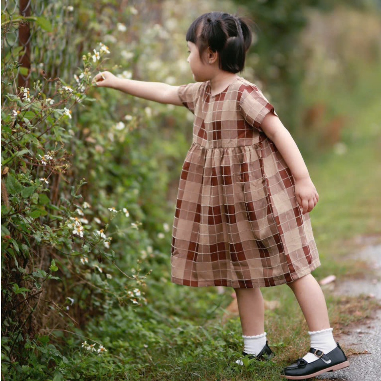 (Yi Closet) Đầm caro tay ngắn cho bé 10 - 25kg | Shopee Việt Nam