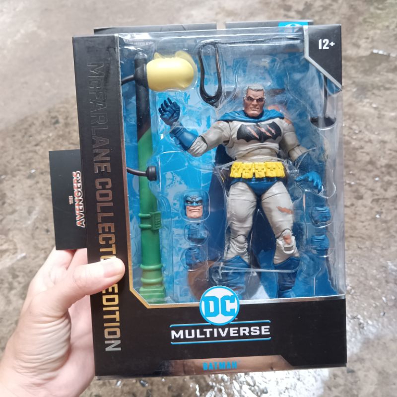 Mô hình McFarlane Batman The Dark Knight Returns (Battle Damage Blue ...