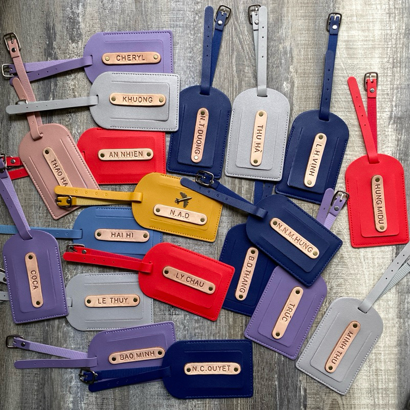 Tag vali du lịch, thẻ treo lên túi xách, vali có gắn tên theo yêu cầu ...