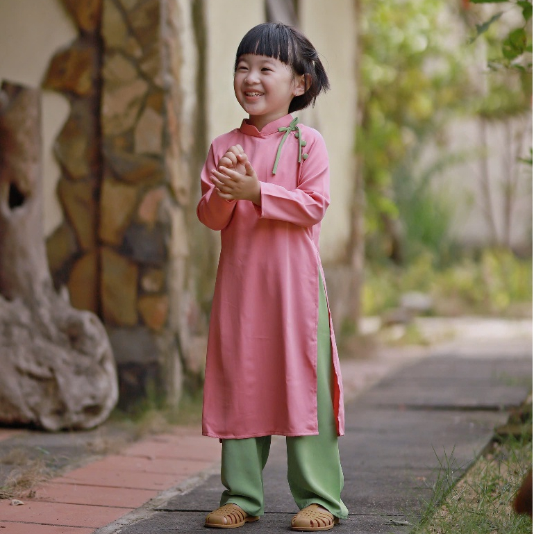 Yi Closet) Set áo dài hồng lụa mờ cho bé (10 - 25kg) | Shopee Việt Nam
