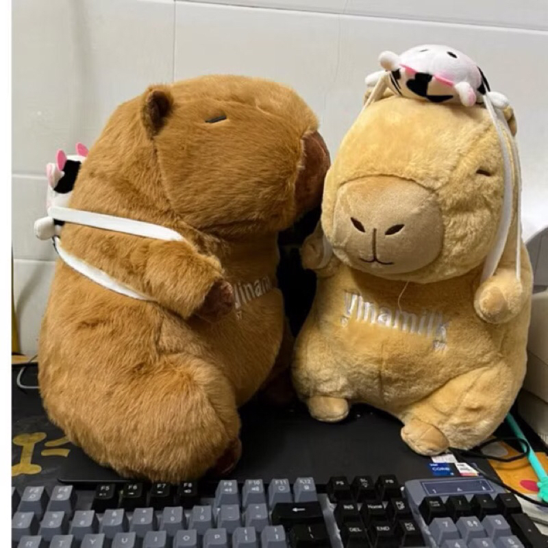 Gấu bông Capybara đeo balo bò sữa siêu dễ thương Gấu bông Capybara siêu mềm set 5 vỏ bọc thẻ căn ...