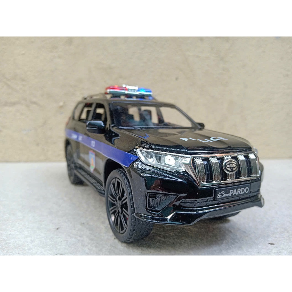 Mô hình xe Police Toyota Prado VX CSCĐ 113 1:24 | Shopee Việt Nam