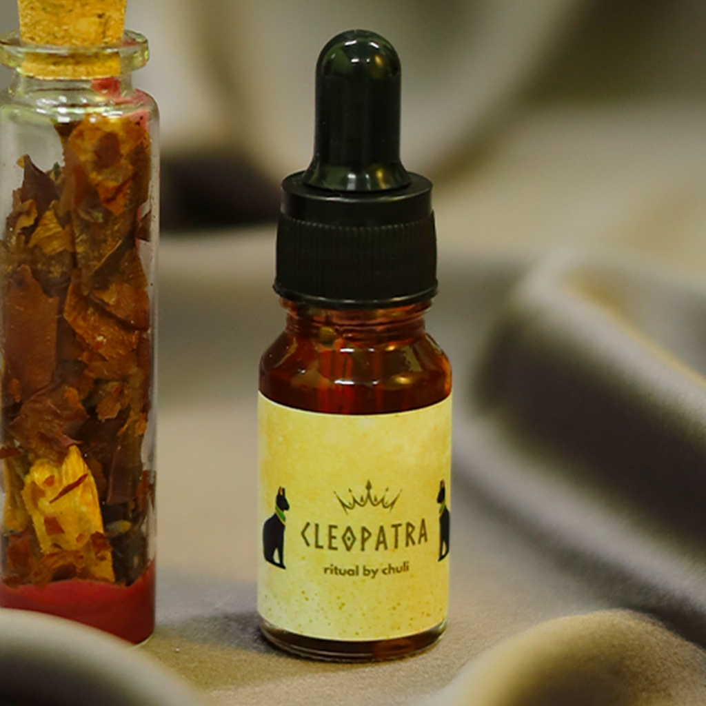 Cleopatra Oil: Hãy Chú Ý Đến Em (Limited Tet Version) 10ml | Shopee ...