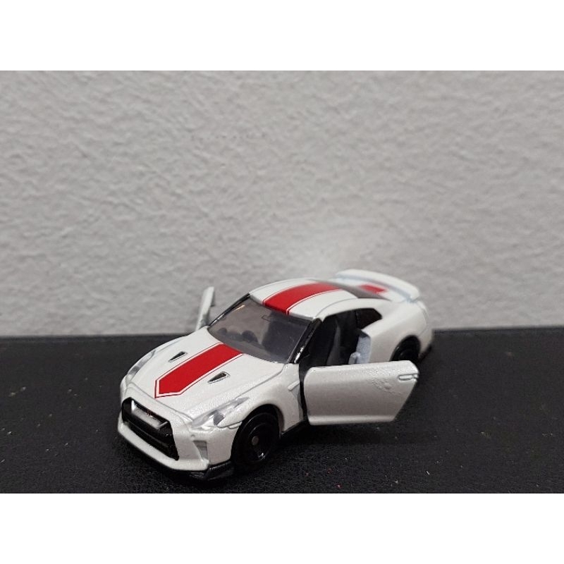 Xe mô hình Tomica GT-R 50th Anniversary - Made in Vietnam | Shopee Việt Nam