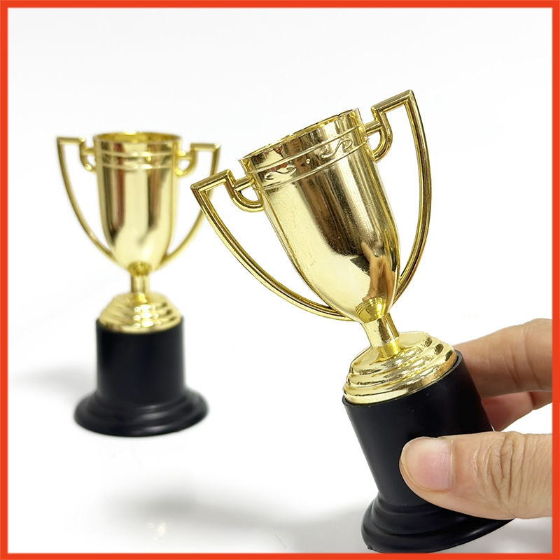 Cúp lưu niệm thu nhỏ làm quà tặng sinh nhật cho bé trao thưởng động ...