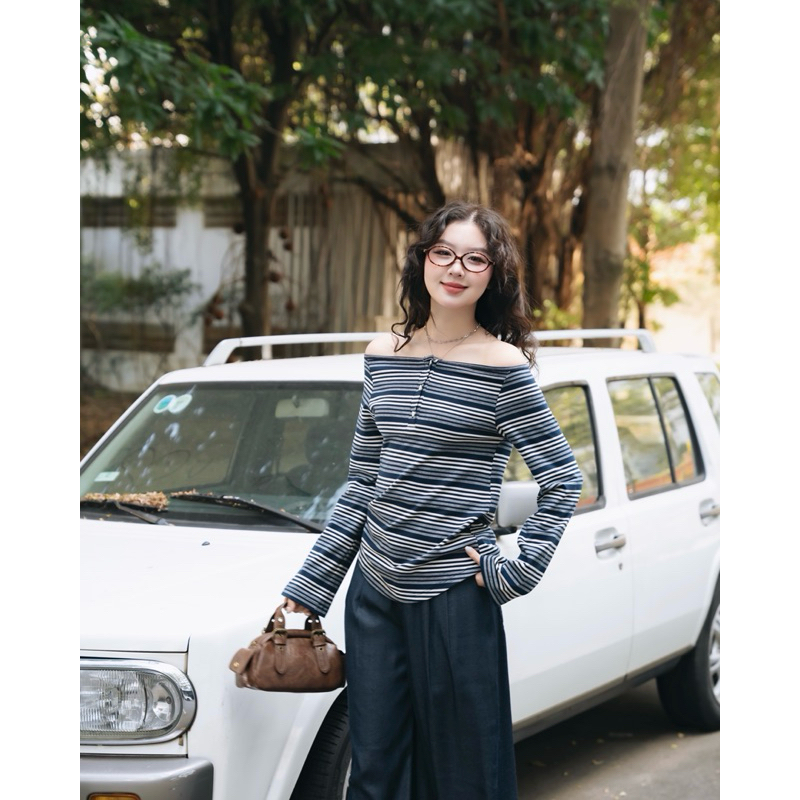 [Hoả tốc HCM] Áo trễ vai tay dài điểm nhấn nút trái tim Suney Top - Sibling House | Shopee Việt Nam