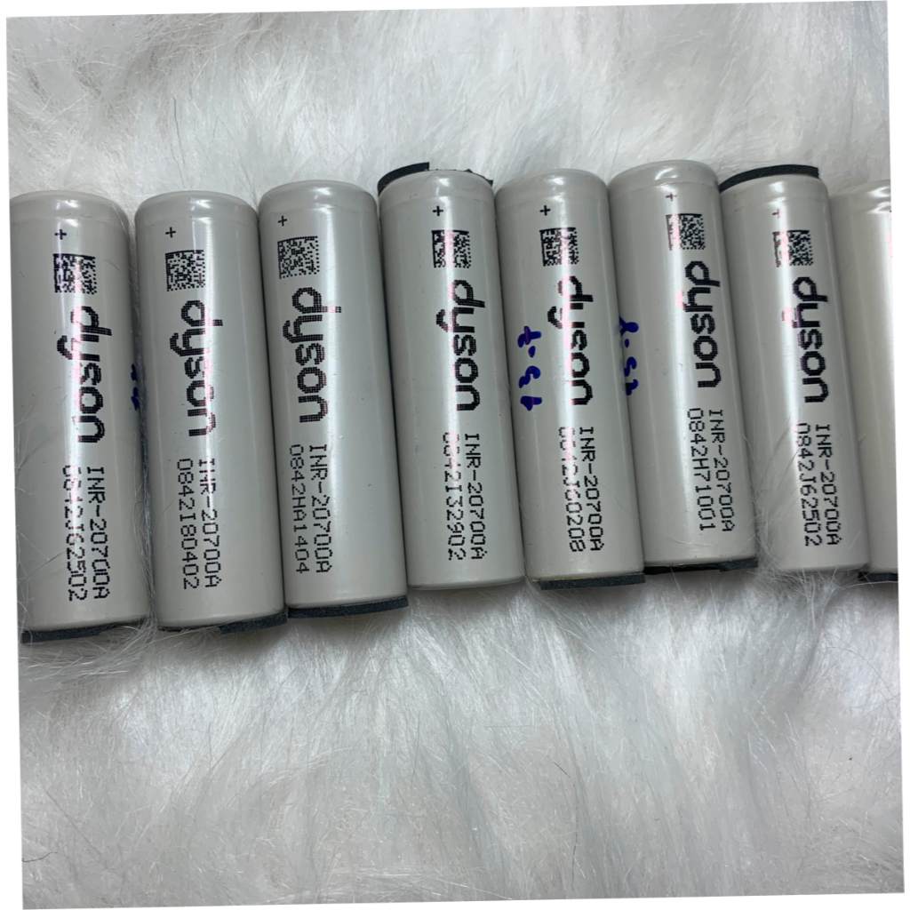 Pin Viên Dyson 20700 likenew dung lượng 2500-2800mah xả 35A | Shopee ...
