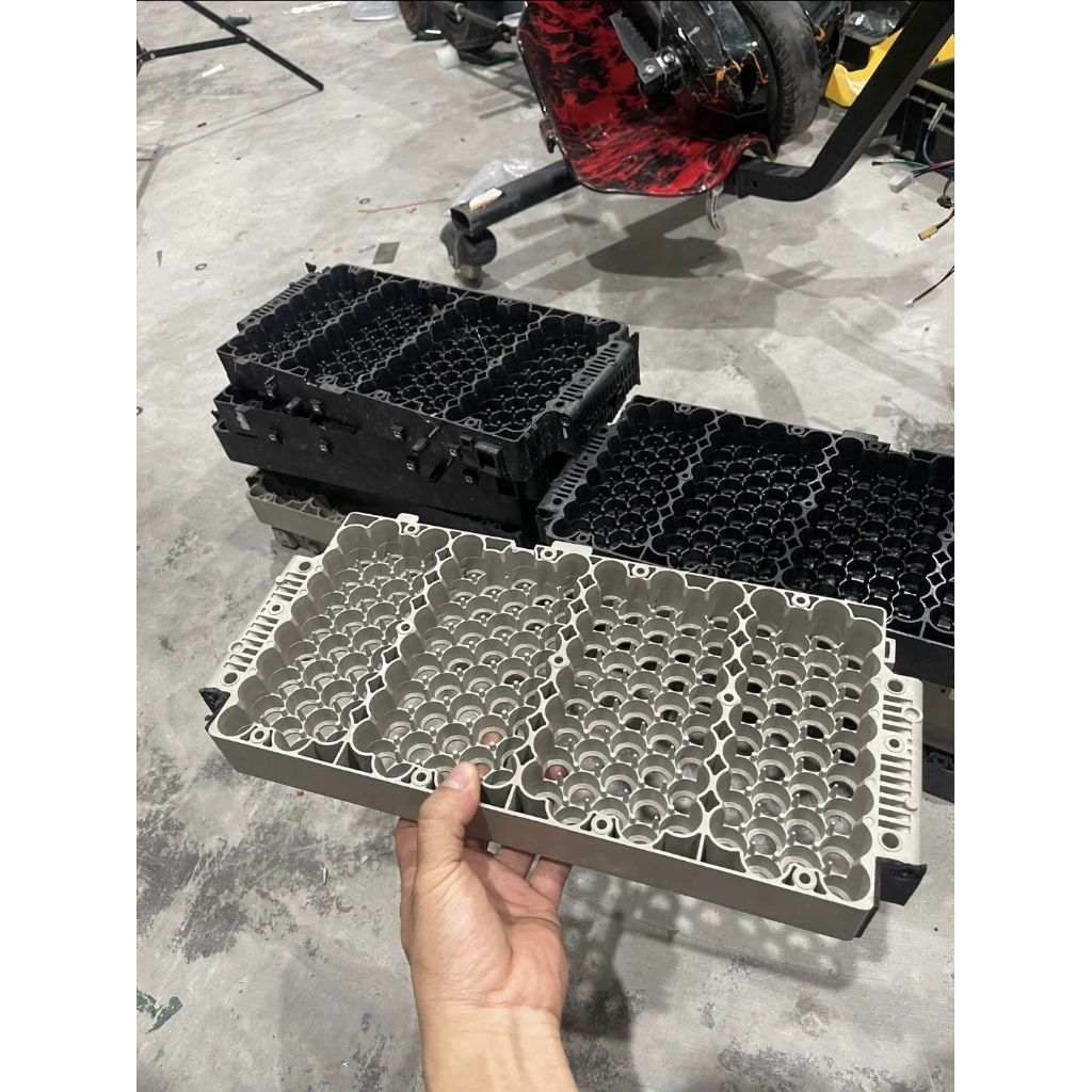 Khay đựng pin 144 viên 18650 | Shopee Việt Nam