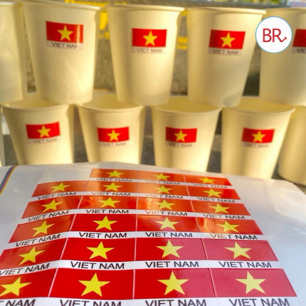 Sticker cờ đỏ sao vàng, sticker tôi yêu Việt Nam, stiker trái tim ...