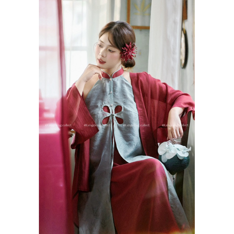 Áo Dài Hương Quả Mọng - Lengdeng.Collect | Áo dài yếm dáng suông cách tân tà kép màu xanh đỏ ...