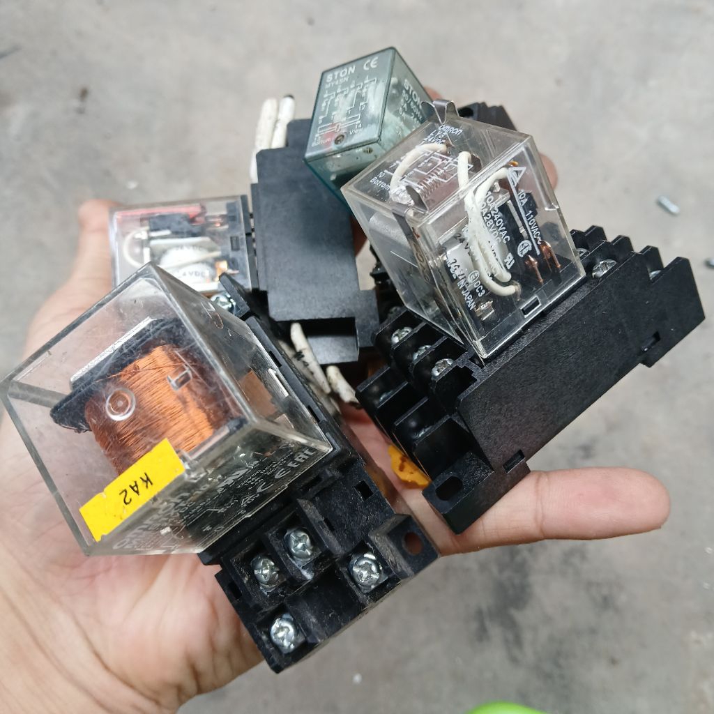 [kèm đế] rờ le relay trung gian kiếng 220V 24V các hãng omron Schneider MY2 MY4N MY2N-GS MY2N-J ...