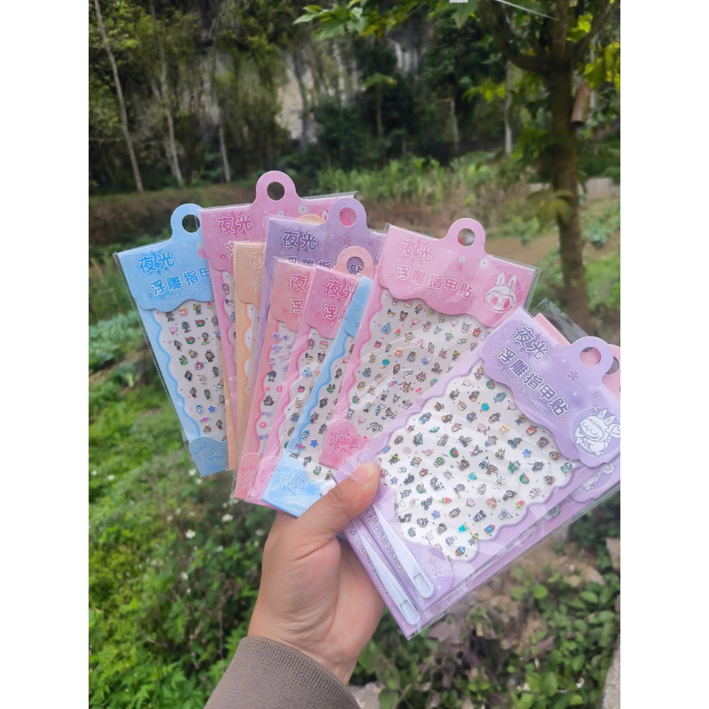 một tấm có 100 Miếng Sticker dán móng tay phát quang, đáng yêu cho bé ...