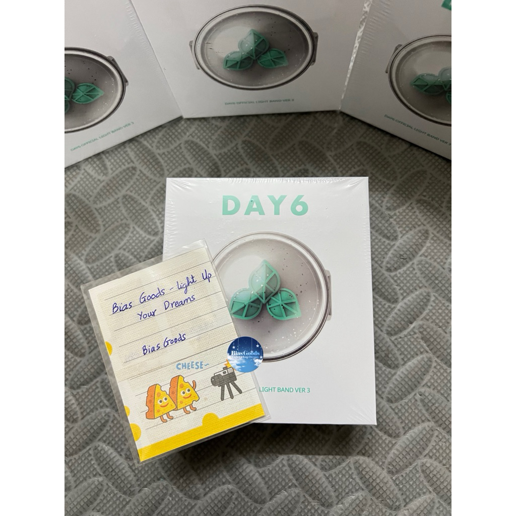Đèn cổ vũ vòng tay DAY6 OFFICIAL LIGHT Band Ver 3 - lightstick | Shopee ...