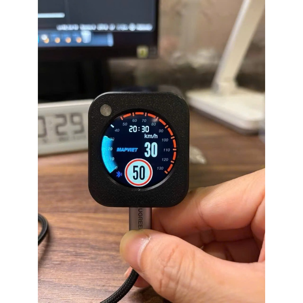 HUD Mini V1 Nâng Cấp – Cổng Type-C | Đồng Hồ Mặt Cười Hiển Thị Tốc Độ ...