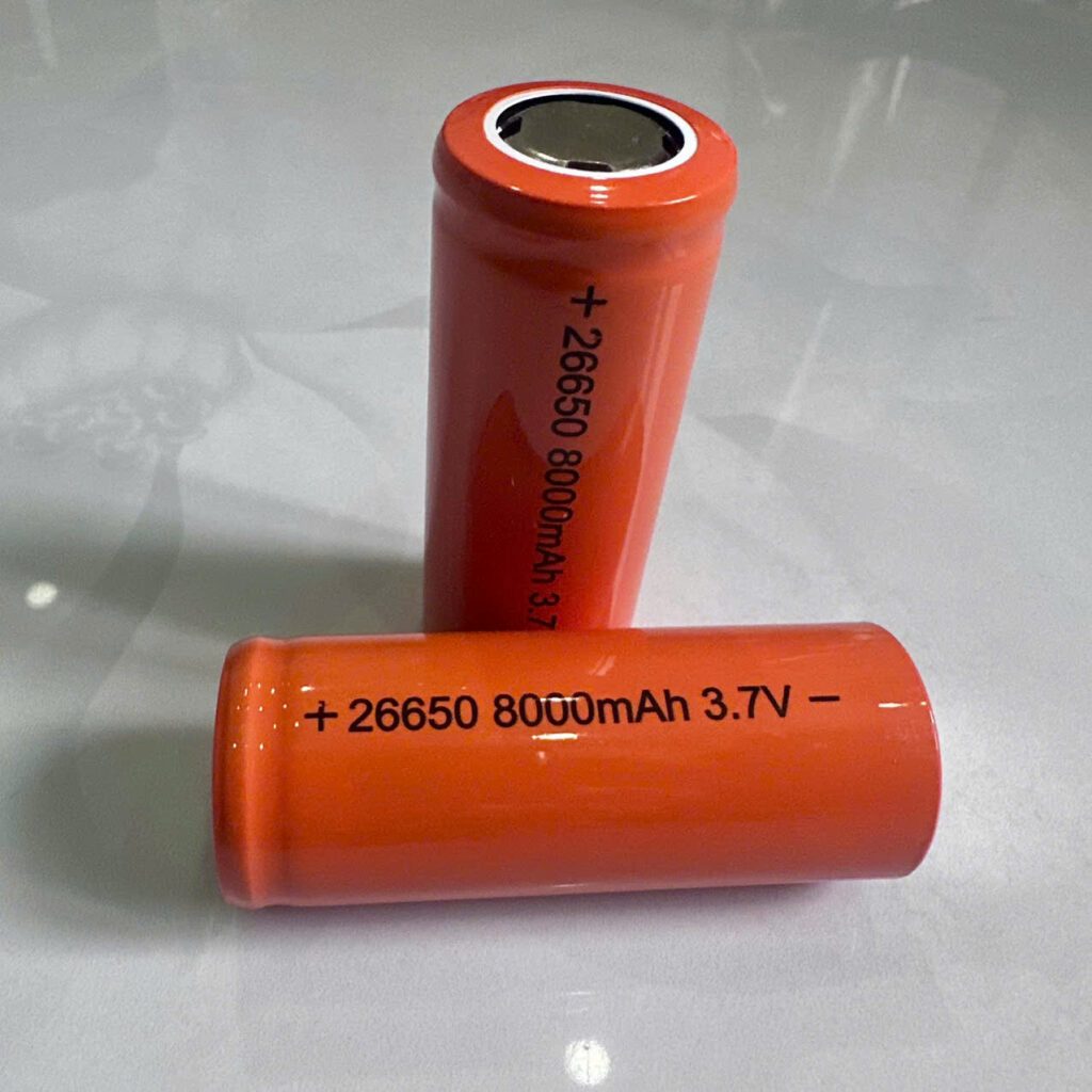 Pin sạc 26650 Dung lượng 8000mah và Pin Sạc 3v7 18650 DP 2.000mah Đầu ...