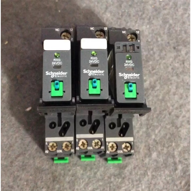 (Used) Relay trung gian 5 pin coil 24VDC 10A Schneider Electric RXG12BD ...