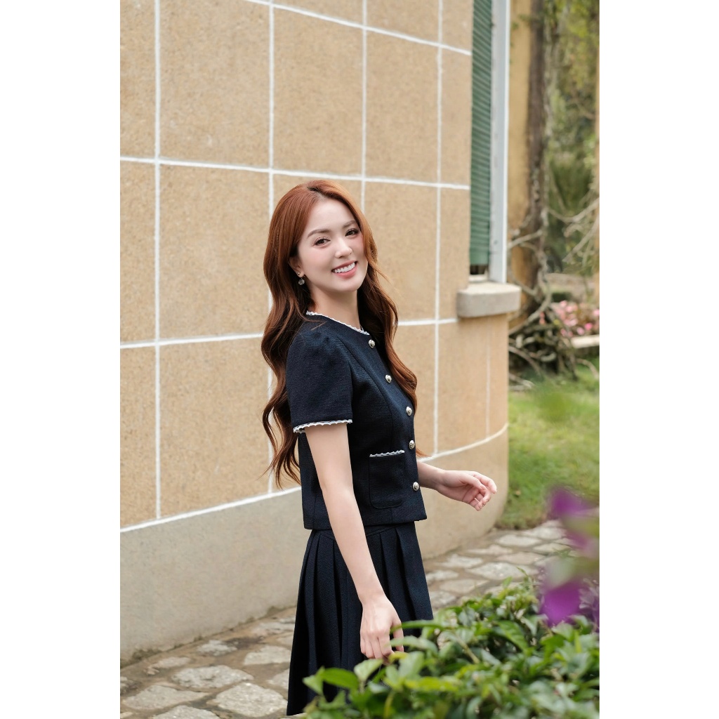 (Silent Sound) Áo cách điệu viền cổ ren trắng, chất liệu dạ text cao ...