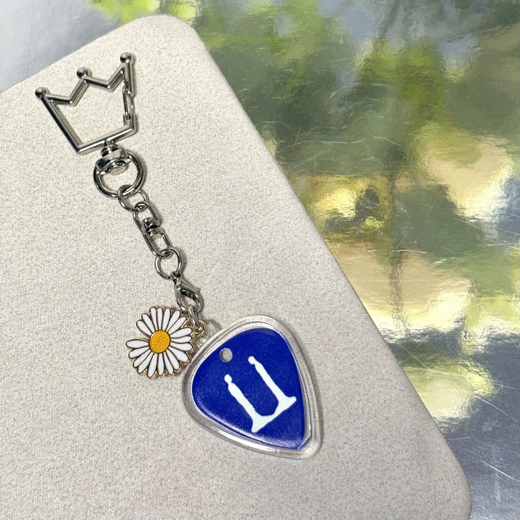 Móc khoá đựng pick hoa cúc merchandise concert GD Ubermesnch | Shopee Việt Nam