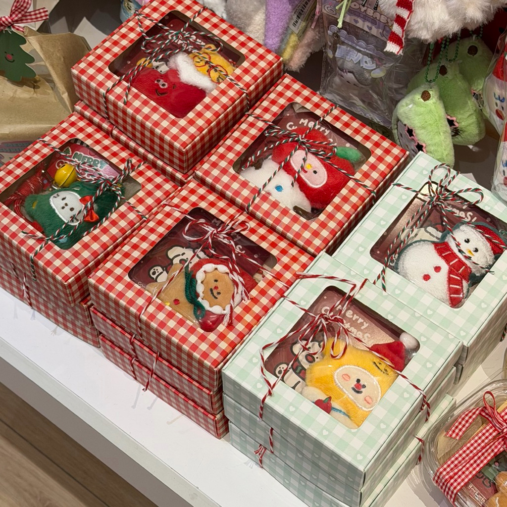 Set Gói Quà Móc Khoá Bông Hoặc Những Món Nhỏ Nhắn Tặng Quà | Shopee ...