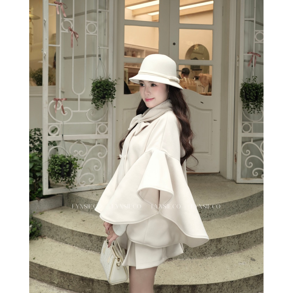 [Yumi set] Set áo choàng dạ kem tay loe nơ cổ tiểu thư kèm chân váy gập ...