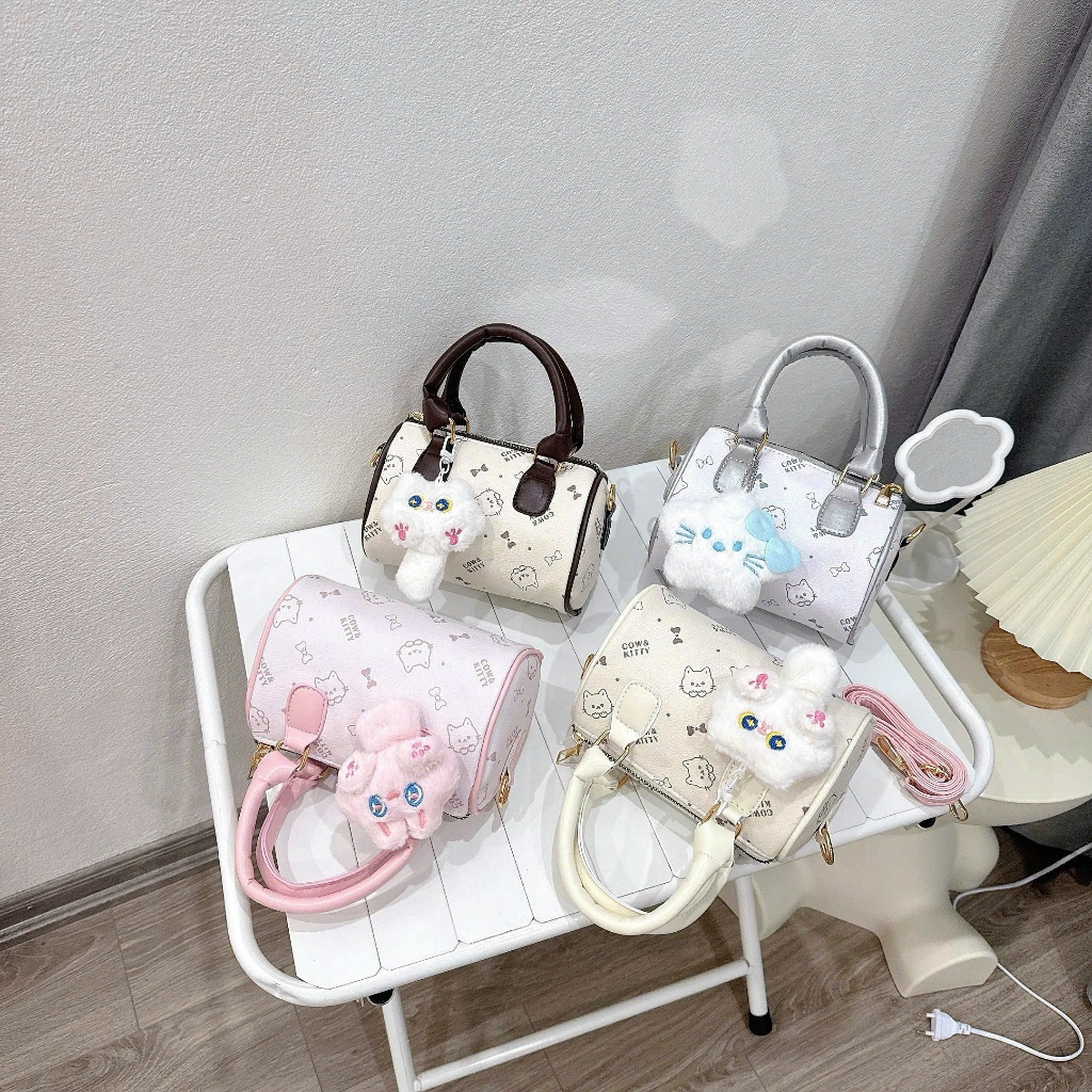 Túi Xách Nữ Hello Kitty Size 17 – Dáng Trống Cầm Tay/Đeo Vai Đeo Chéo Kèm Charm Xinh – NA484 ...