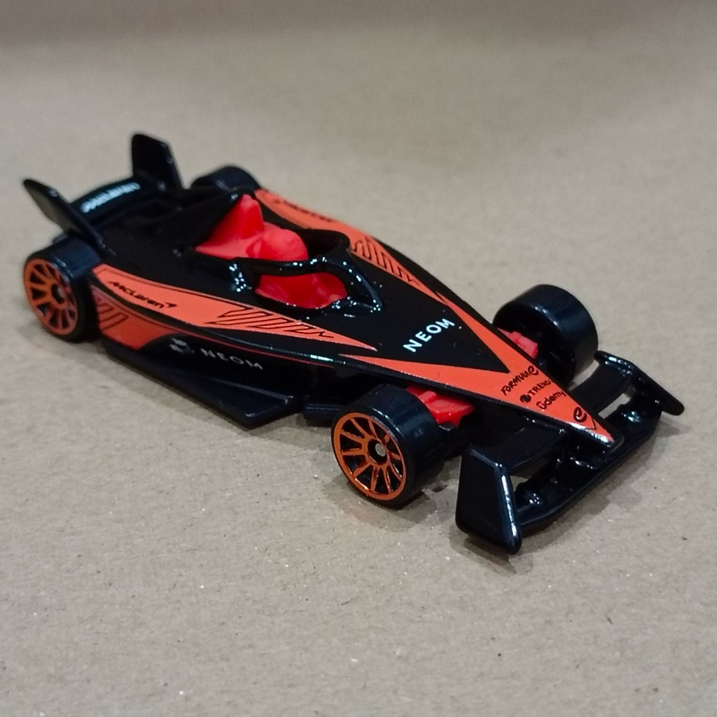 Xe Hot Wheels Formula E Gen 3 McLaren | Shopee Việt Nam
