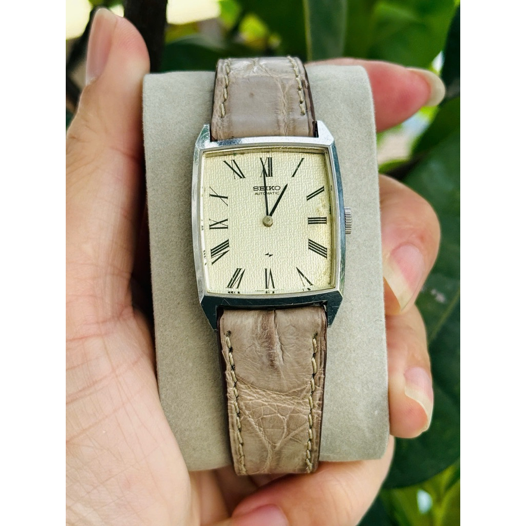 Đồng hồ Tank Seiko Chariot cơ cót 28.800 dao động, cọc số la mã form 2 ...