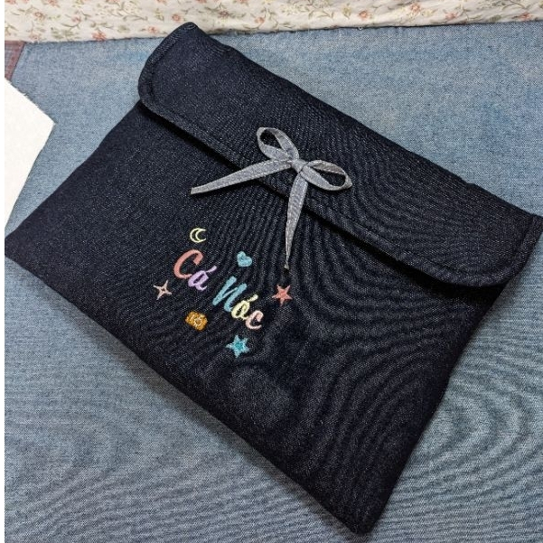 Túi đựng laptop custom thêu tên handmade by Holly Vintage| Laptop case ...