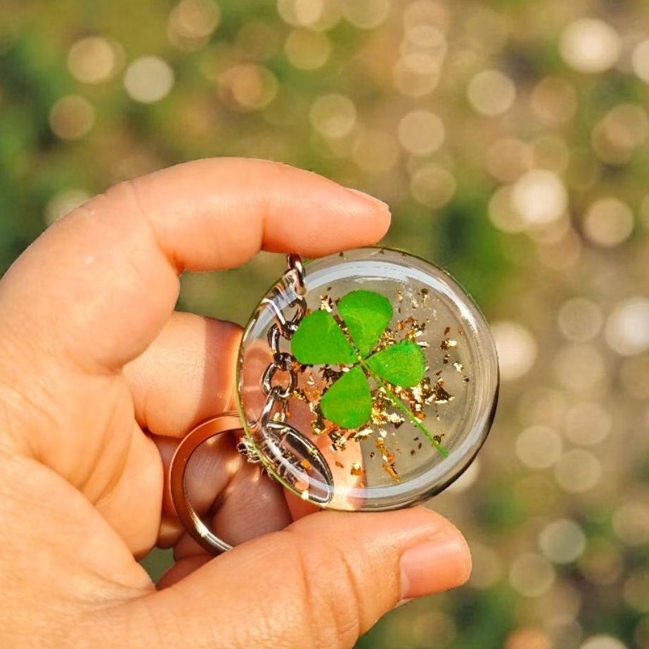 [Hàng sẵn] Móc khoá cỏ 4 lá thật keychains may mắn (thêm tên theo yêu ...