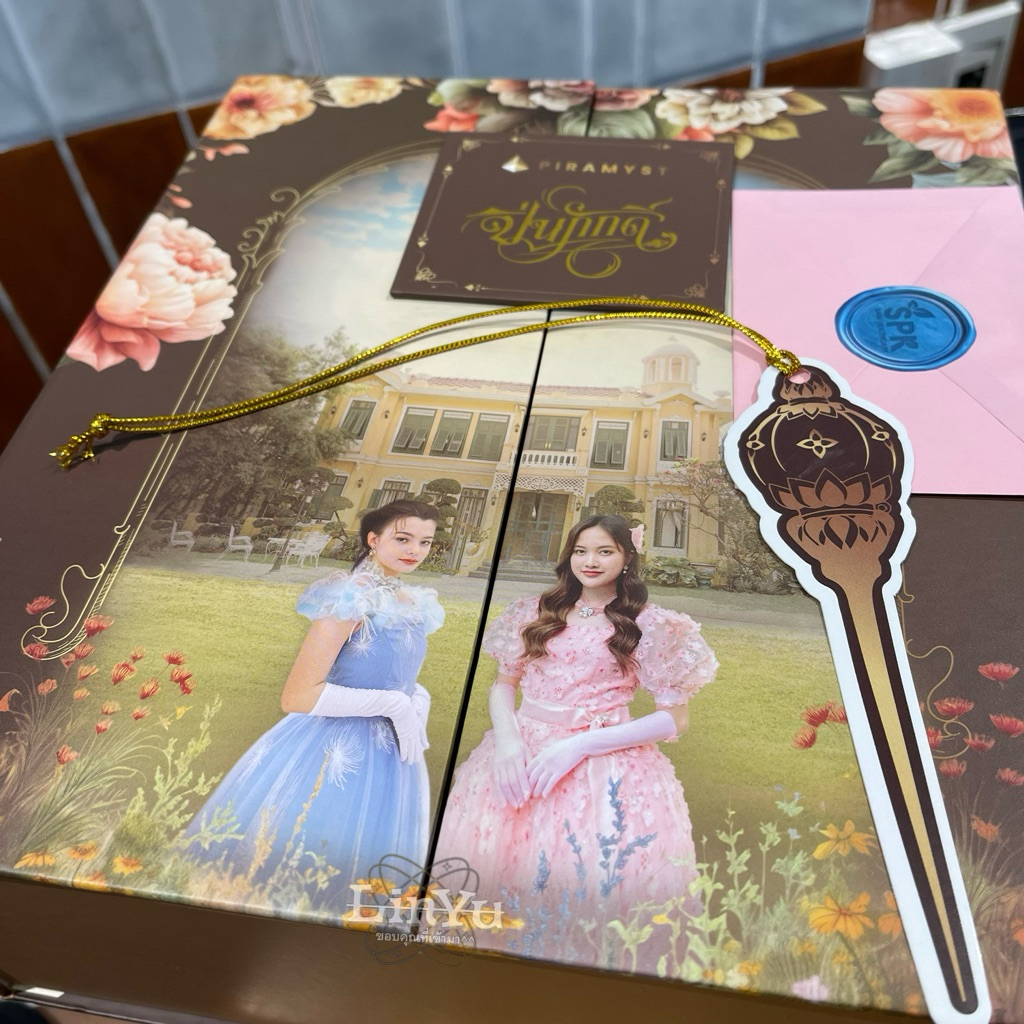 [Chính Hãng] Box Rỗng + Poster The Loyal Pin FreenBecky | Shopee Việt Nam