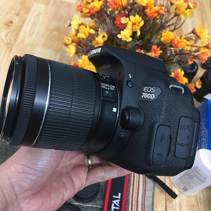 Máy ảnh Canon 700D kèm lens 18-55 màn hình xoay lật 360 độ | Shopee ...