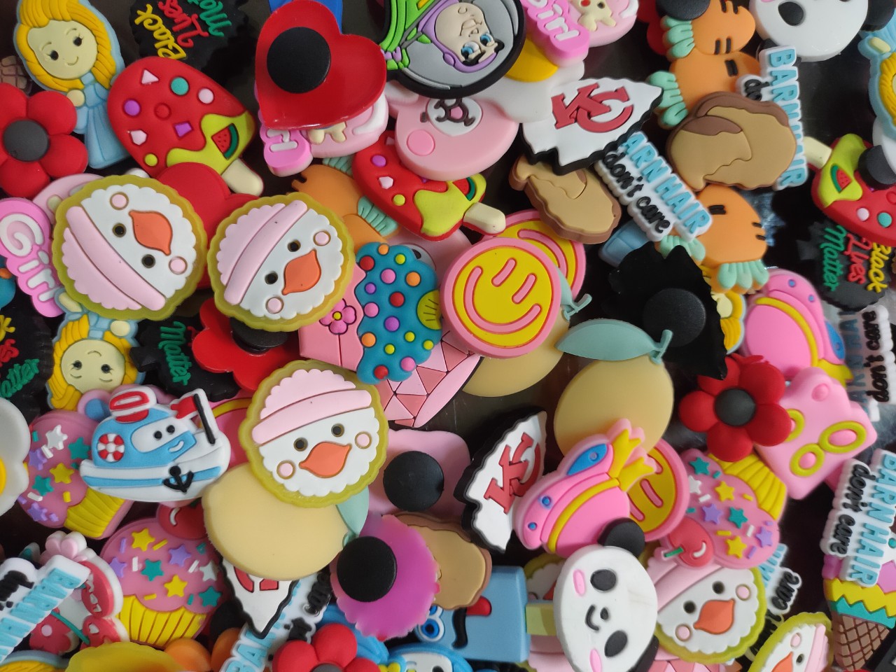 Sticker Jibbitz 2D gắn dép crocs, sục duet , sticker gắn dép - Trộn ...