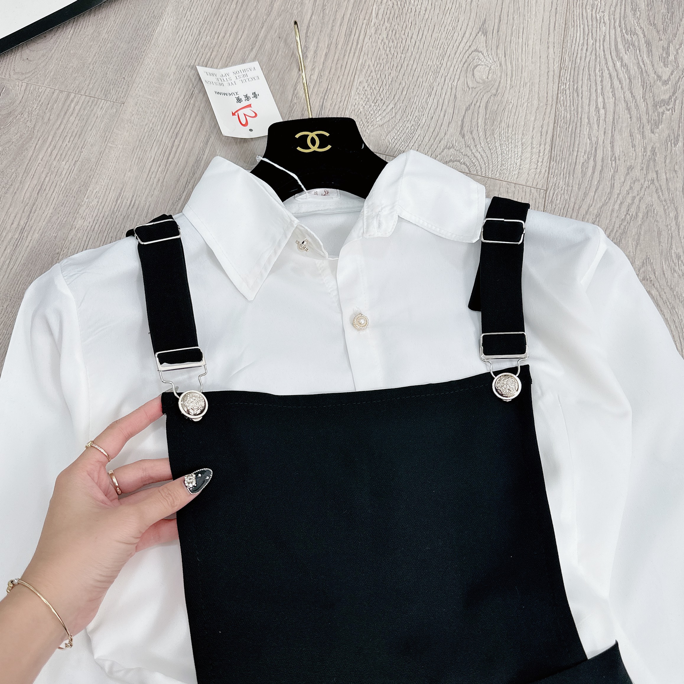 Set Bộ Yếm Nữ Áo Sơ Mi Trắng Dài Tay Mix Yếm Chéo Hàn Xếp Ly Xòe Có Quần Trong Viền Gấu Ren Khuy