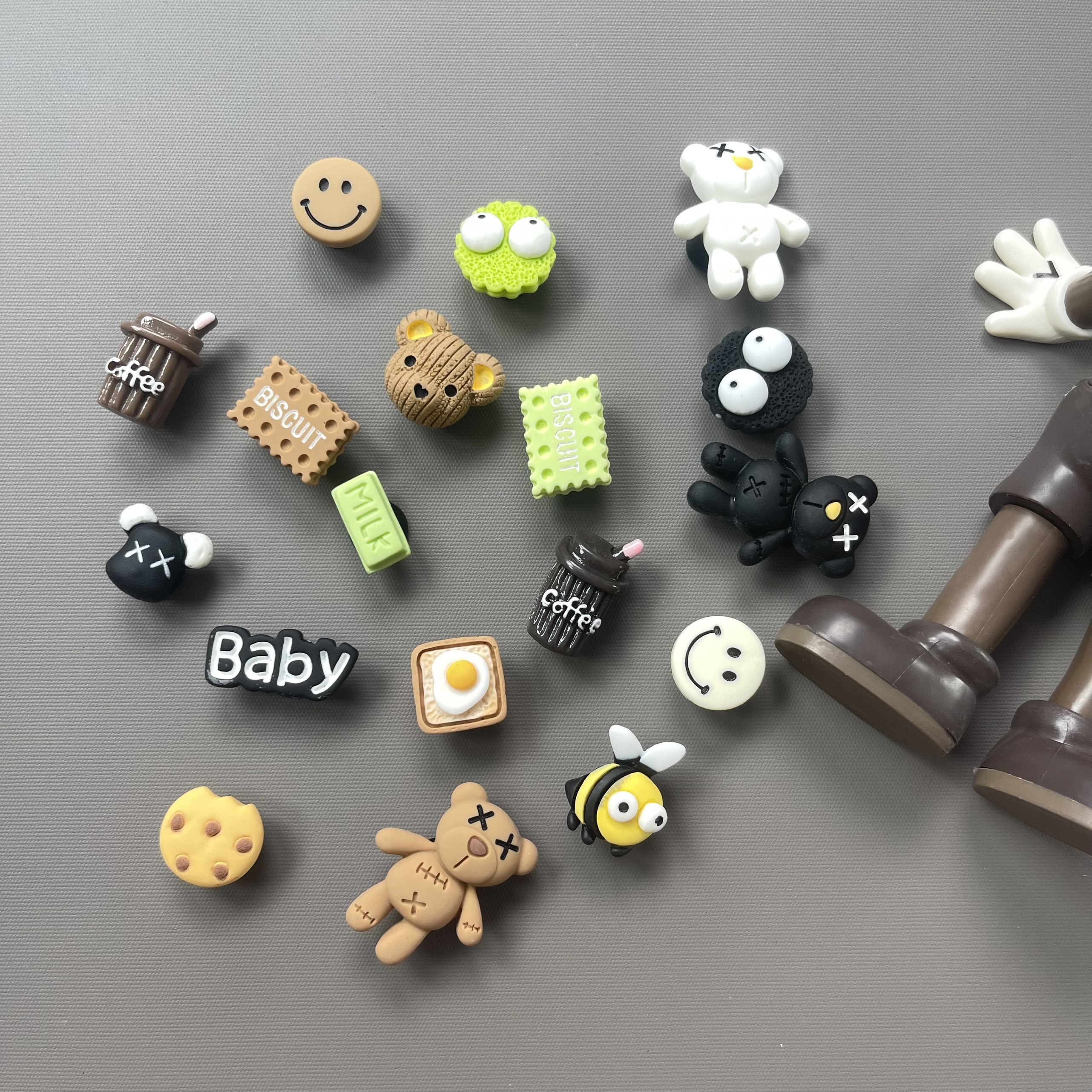 Sticker, Charm 3D chủ đề cafe DIY Mayto nhựa cứng gắn Dép, Dép Sục, Cá ...