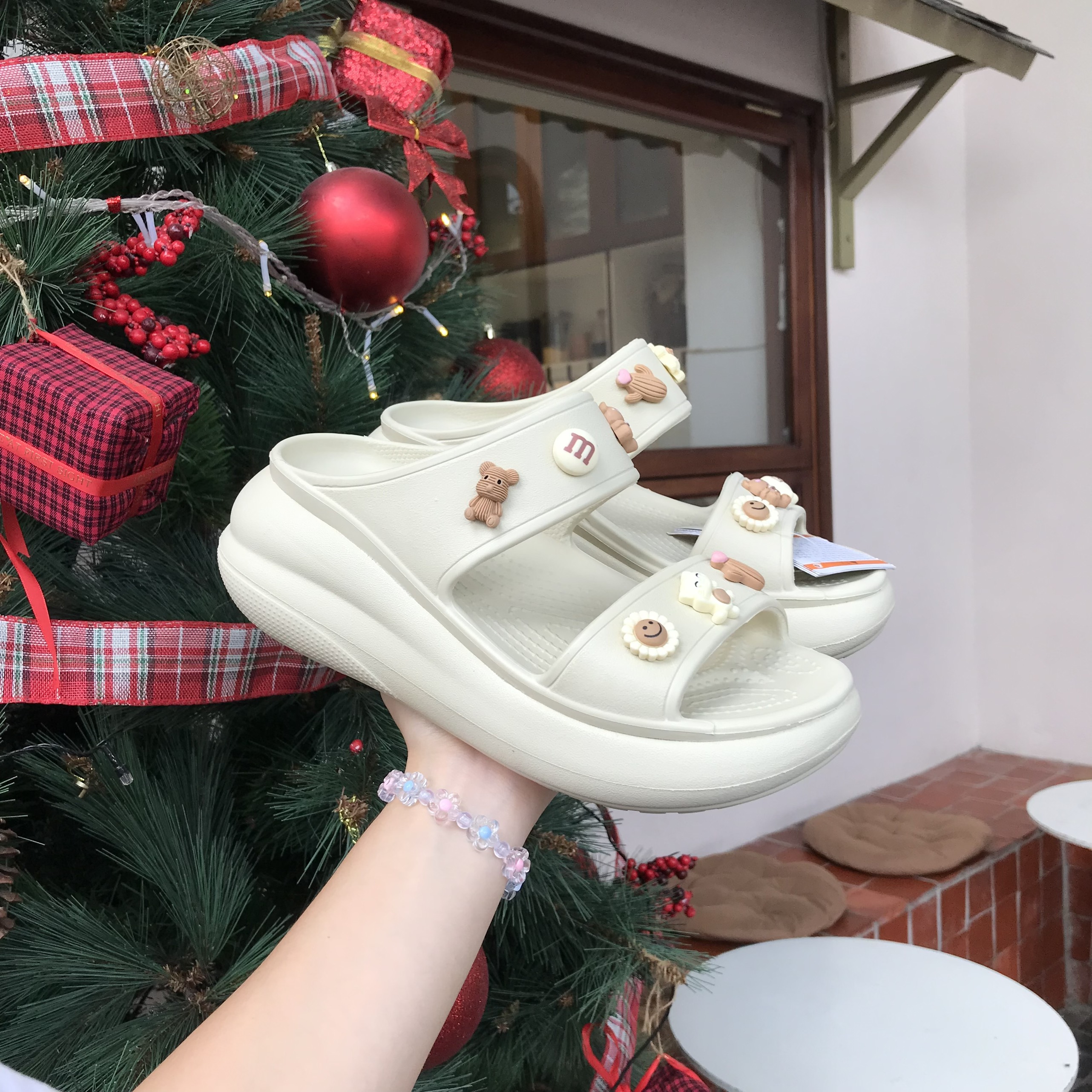 Dép Cross 2 quai đế dày 5-5.5cm siêu xịn tặng kèm 1 bộ hình gắn nâu kem ...