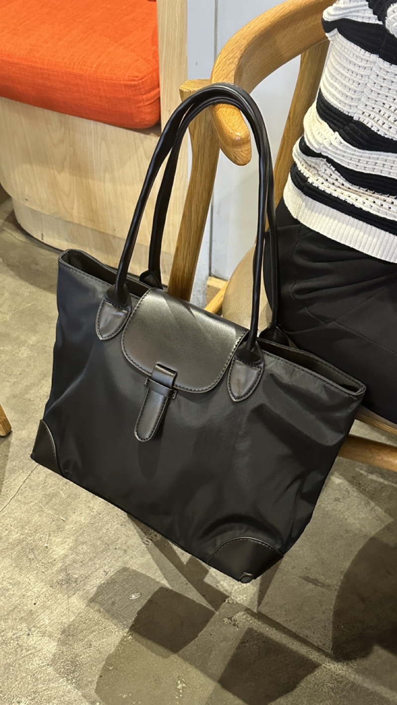 [ Tặng Kèm Charm ] Ameri あめり Tote Bag - Tote Vải Dù Phối Da Ameri ( Ouithebrand ) | Shopee Việt Nam