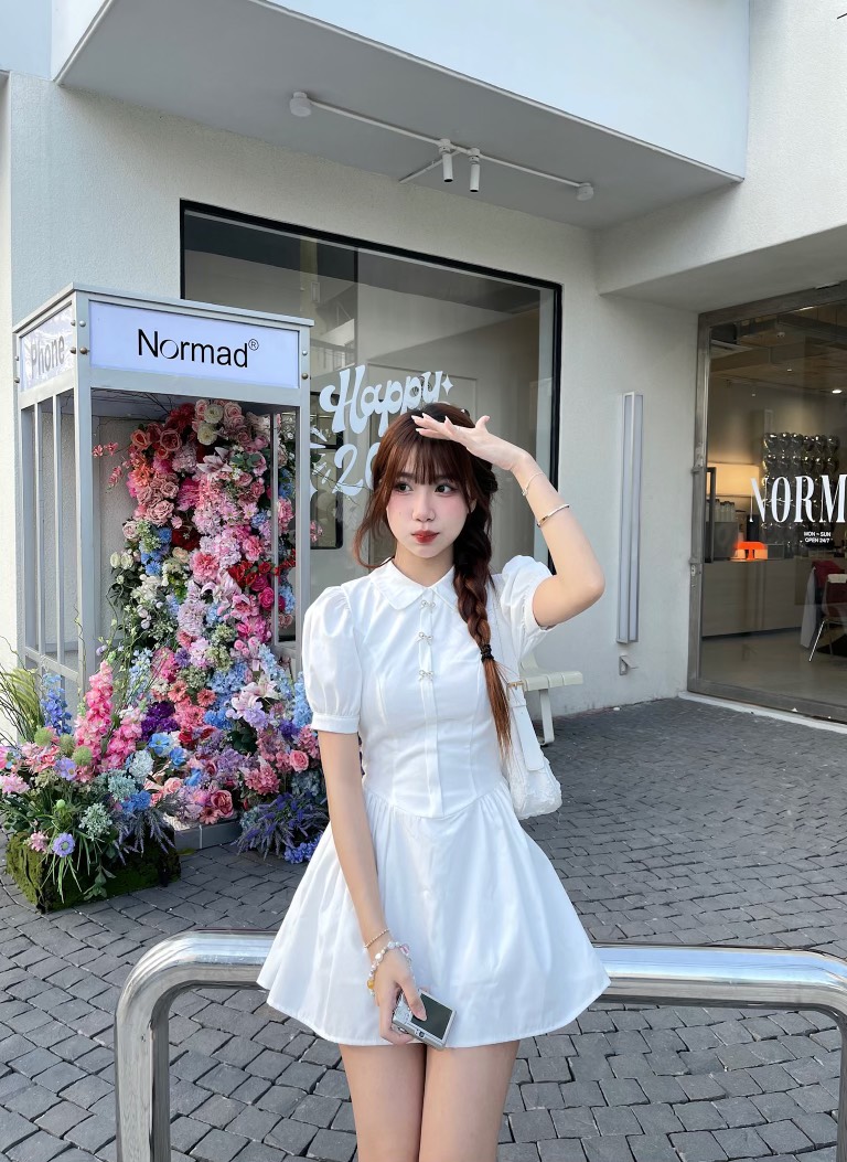 [SAM x CLÉLIE] Đầm cổ sen đính nơ đá tay phồng tùng xòe | DORIS DRESS ...