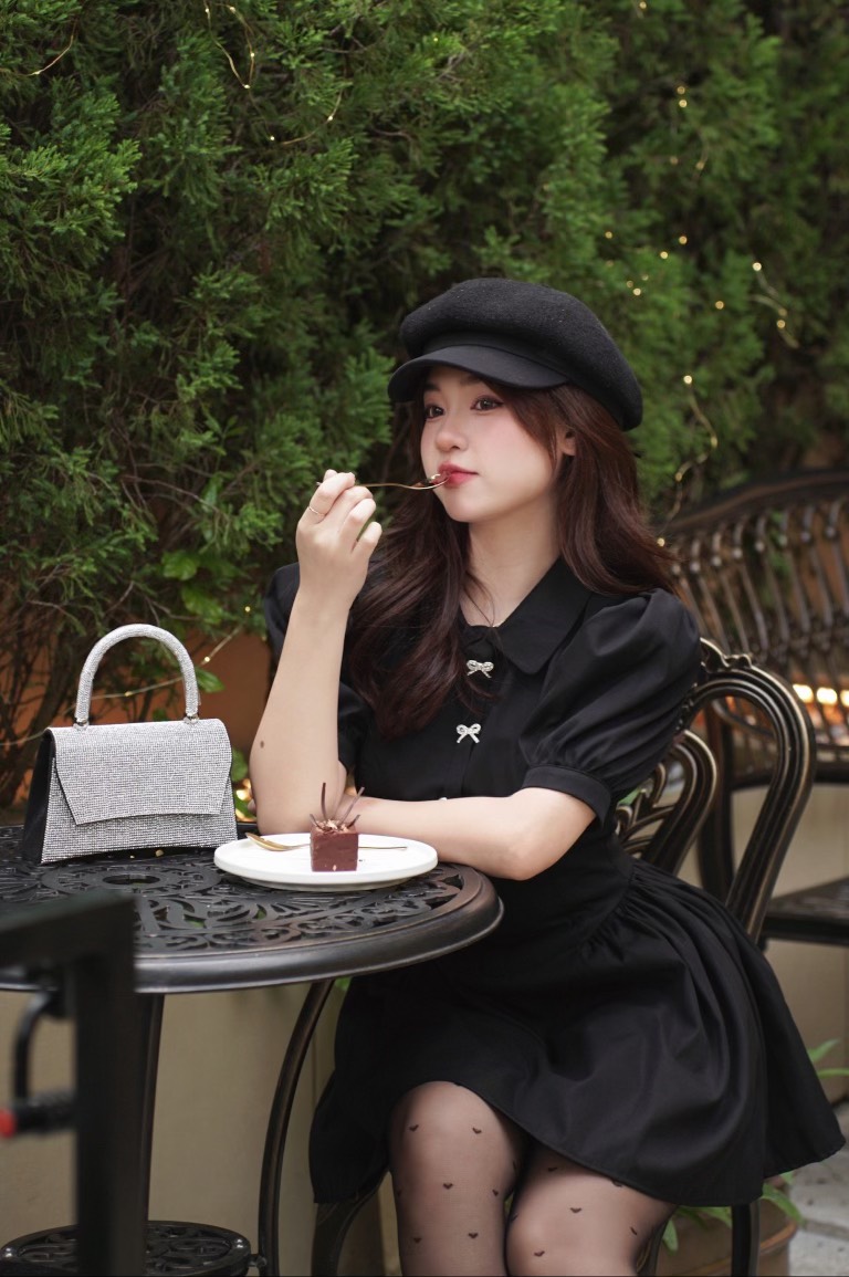 [SAM x CLÉLIE] Đầm cổ sen đính nơ đá tay phồng tùng xòe | DORIS DRESS ...