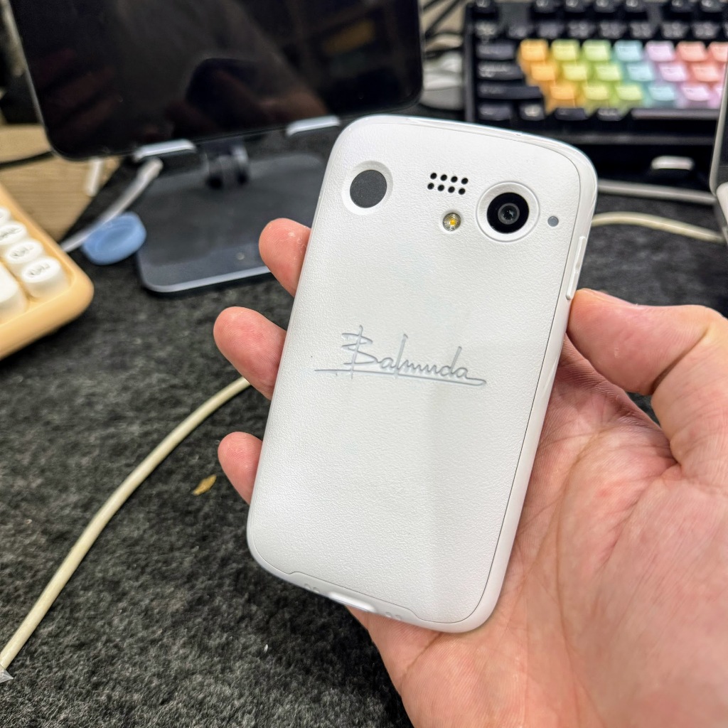 Điện thoại Balmuda Phone mini Ram 6G 128G - Snapdragon 765G 5G | Shopee ...