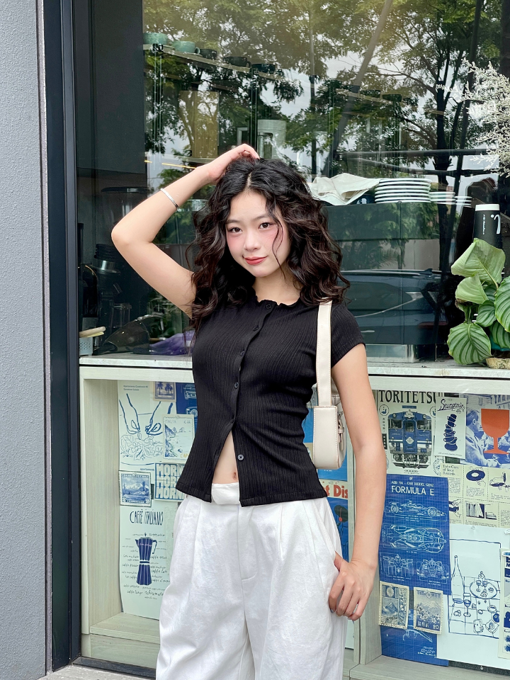 Áo thun ngắn tay nữ Nora Top ACT02 cổ tròn, cúc cài, dáng ôm body - Uni By Heart | Shopee Việt Nam
