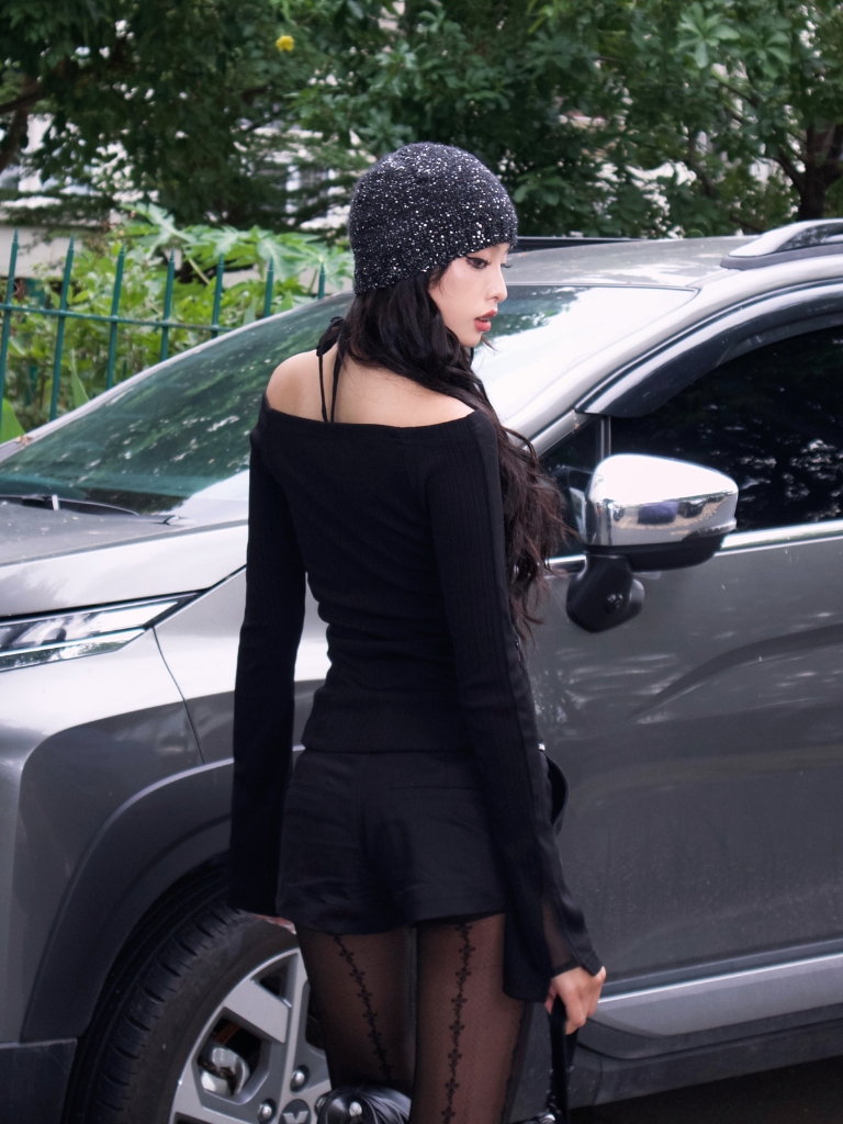 MORSELA chính hãng - Áo croptop nữ kiểu tay dài trễ vai cổ yếm form ôm cut-out phối lưới RAVEN ...