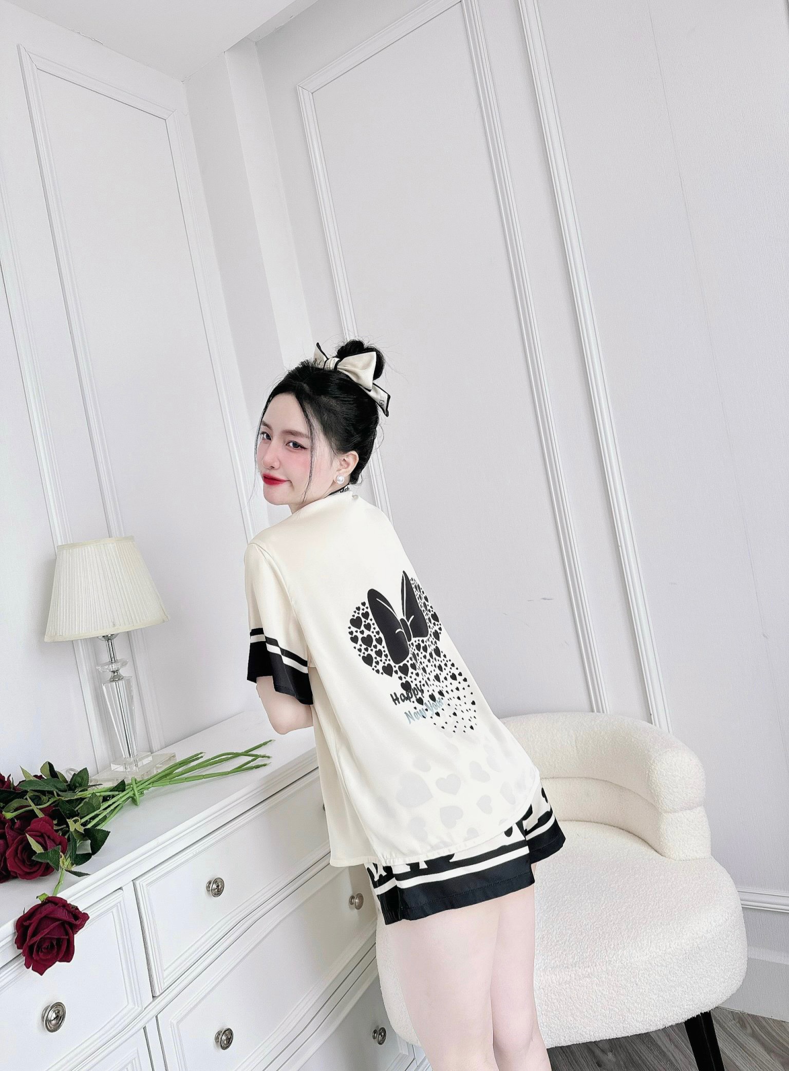 Bộ nữ ngắn Vy Linh chất liệu lụa latin cổ Y thoáng mát thấm hút mồ hôi ...