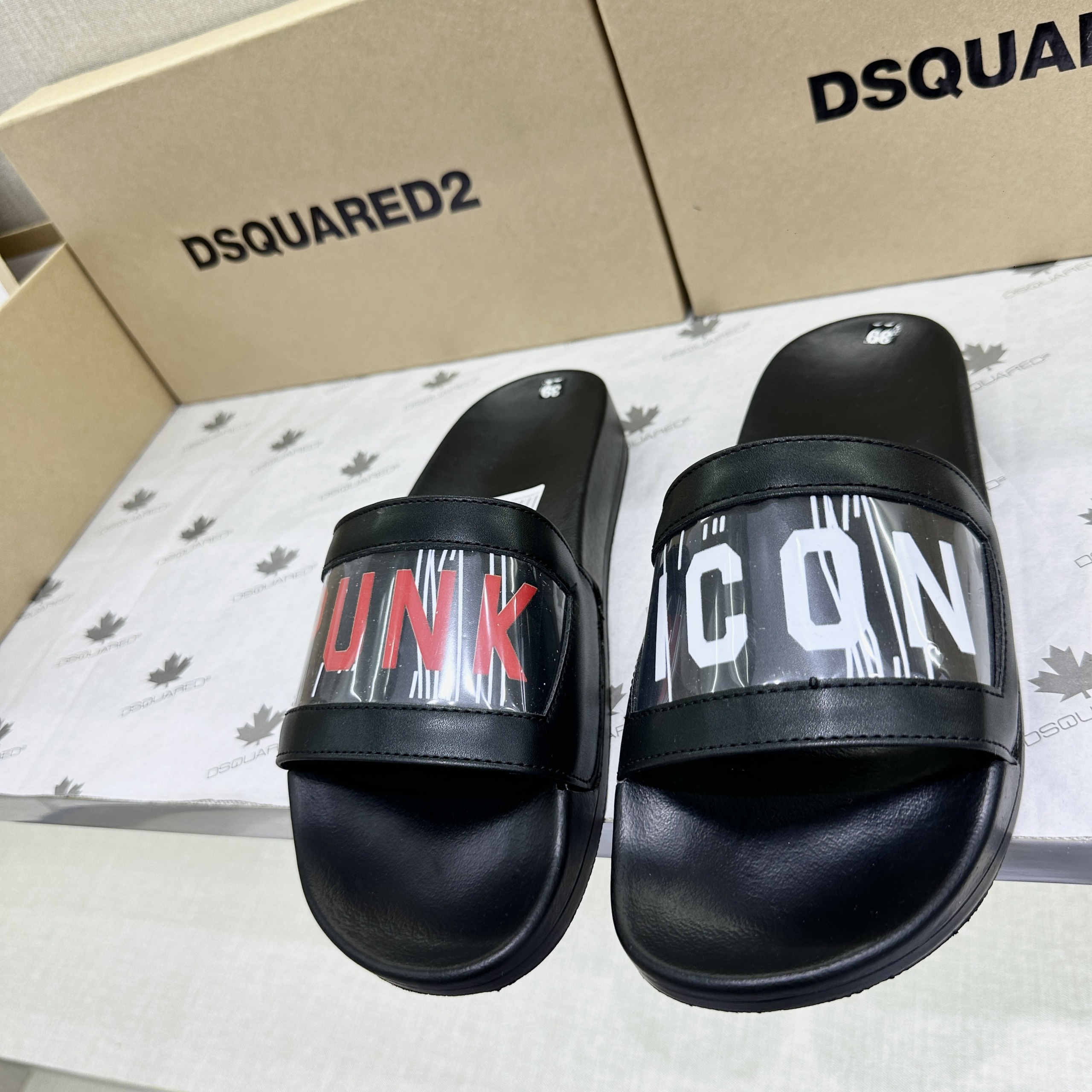 Dép lê nam quai ngang DSQ da Pu quai thêu vạch chữ Punk Icon bọc cao su ...