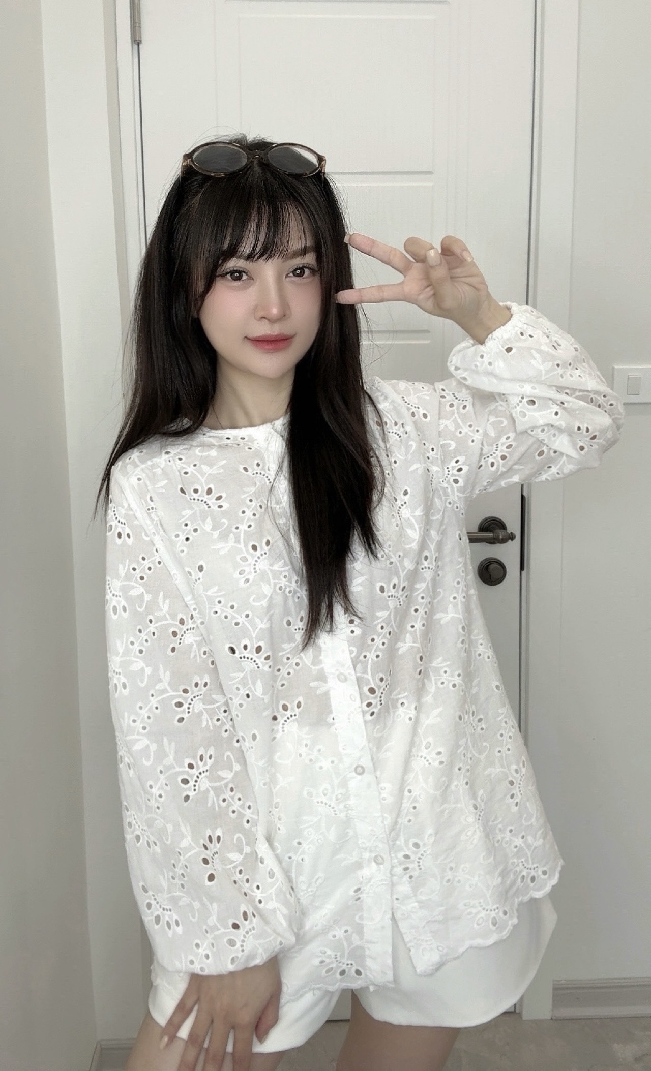 Áo sơ mi trắng dài tay, áo sơ mi ren hoa nổi vintage by Cimie Closet | Shopee Việt Nam