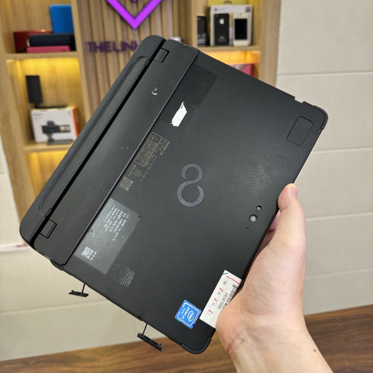 Máy tính bảng Fujitsu ARROWS Tab Q508 kèm Phím và bút - Window10 intel ...