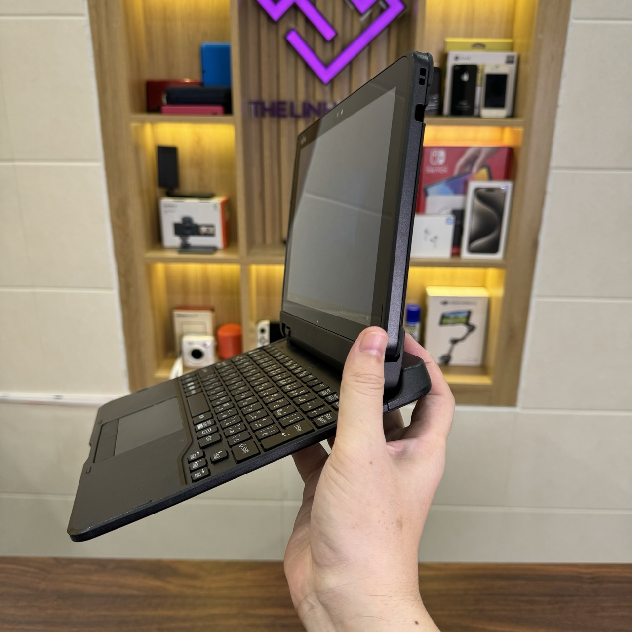 Máy tính bảng Fujitsu ARROWS Tab Q508 kèm Phím và bút - Window10 intel ...